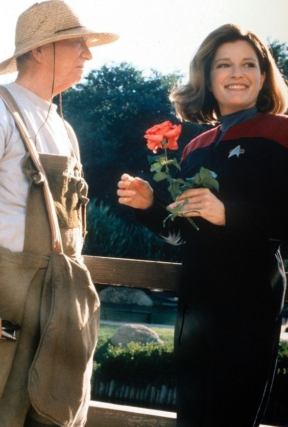 Kate Mulgrew As Captain Kathryn Janeway In Star Redheadsanctuary