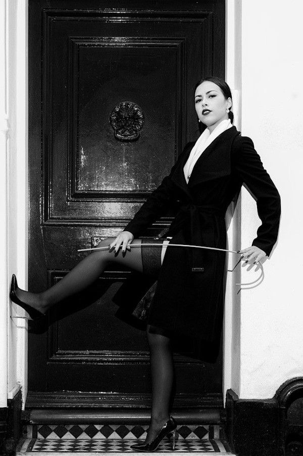 Mistress Iris Hogspy