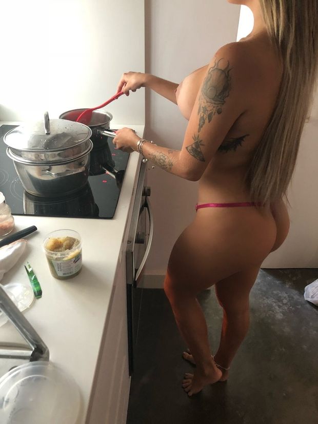 Gostosa Na Cozinha Jr88