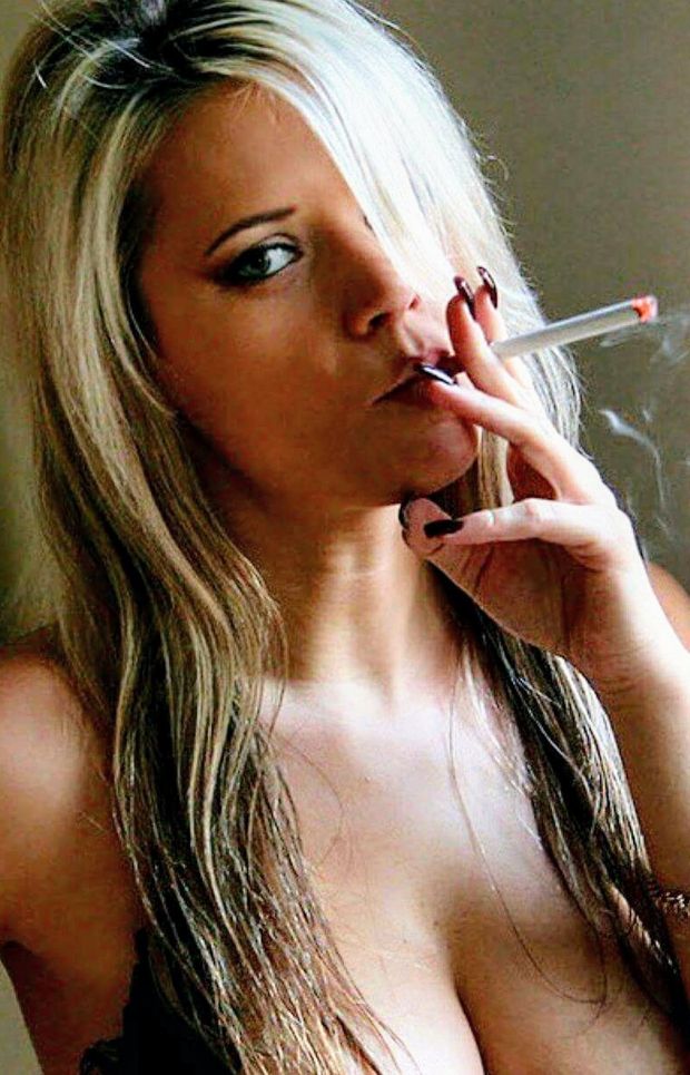 Ann Smoking Laddie4807