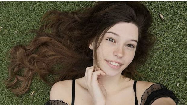 Belle Delphine Is 200x Sexier Like This Selectives