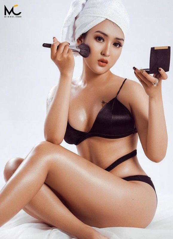 Pretty Asian Model Truongann