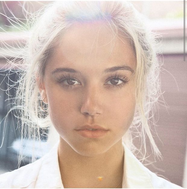 Alexis Ren Noopie