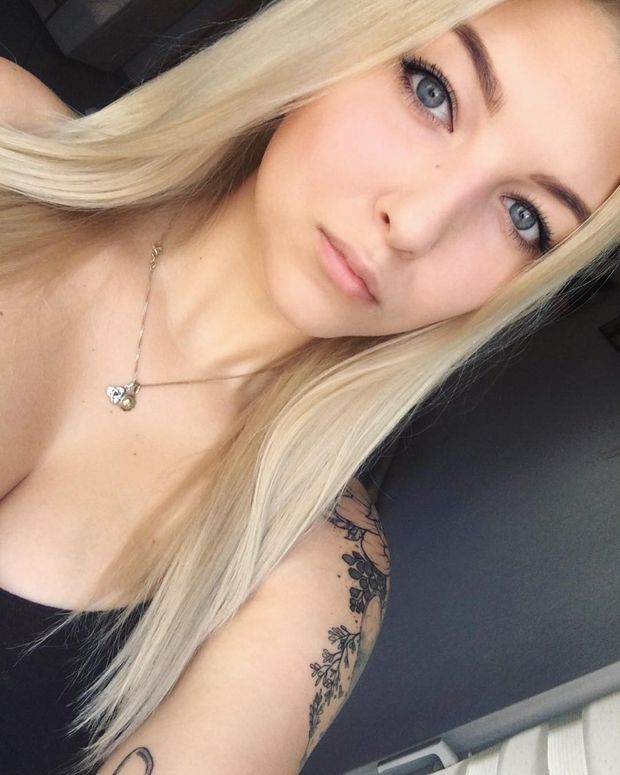 Some Cleavage Some Tattoo Kierownik