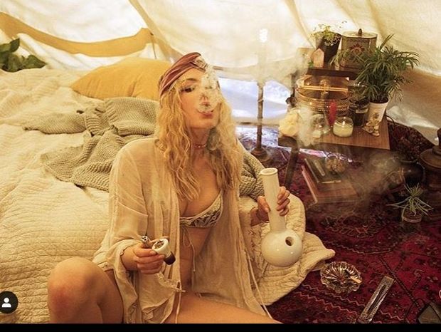 Bong In Bedroom Budcrutch