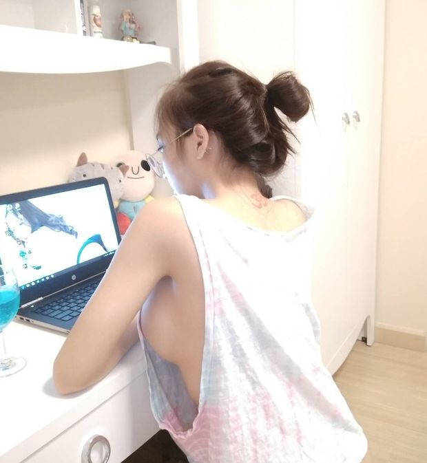 Glasses Sideboob Downblouse Curiousandhorny