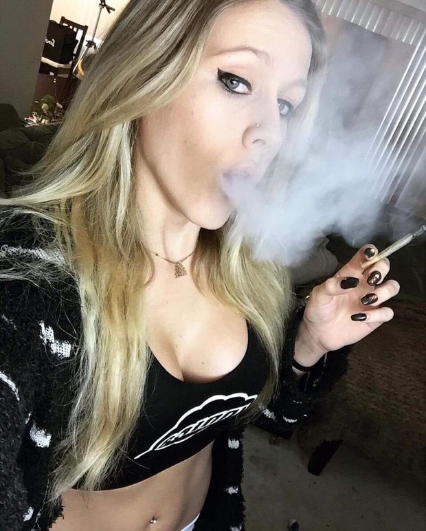 Blonde Smoking Laddie4807