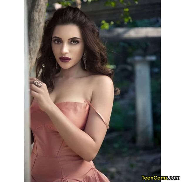 This Women Is Looking Absolutely Stunning Jaqulinsultan
