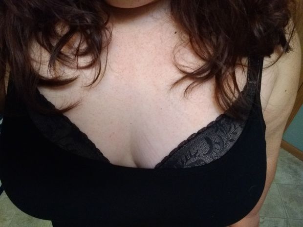Lacey Bra Cleavage Robynkitten