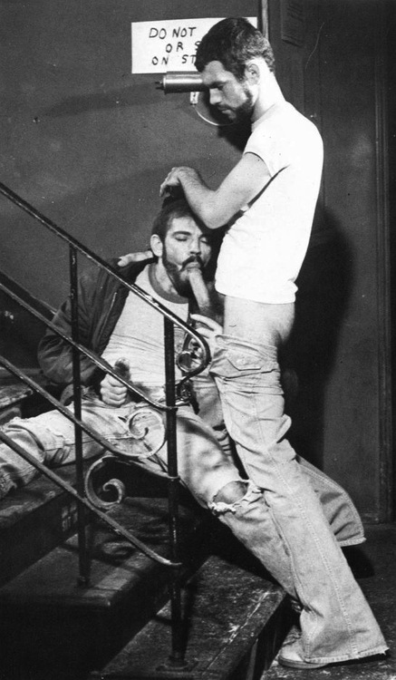 Chupandola En Las Escaleras Phnix