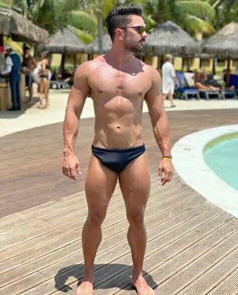 El Chico Tiene Paquete Phnix