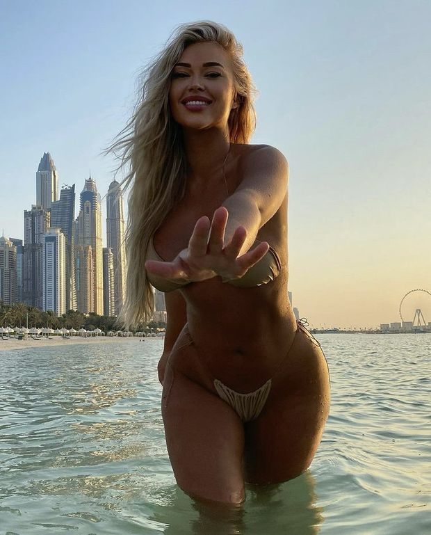 Stunning Blonde Beauty Ettadevil