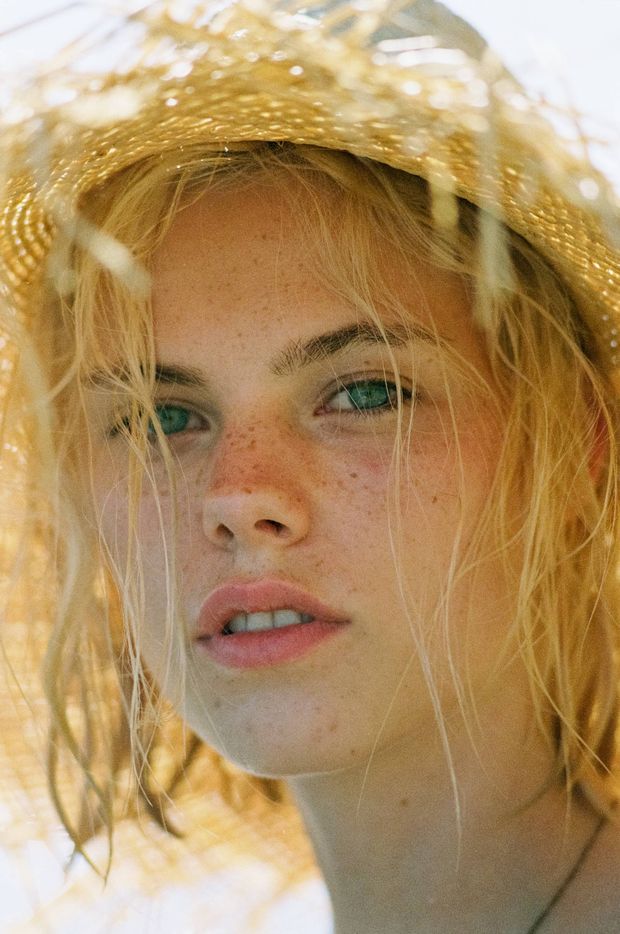 Julia Almendra Awesomehdk