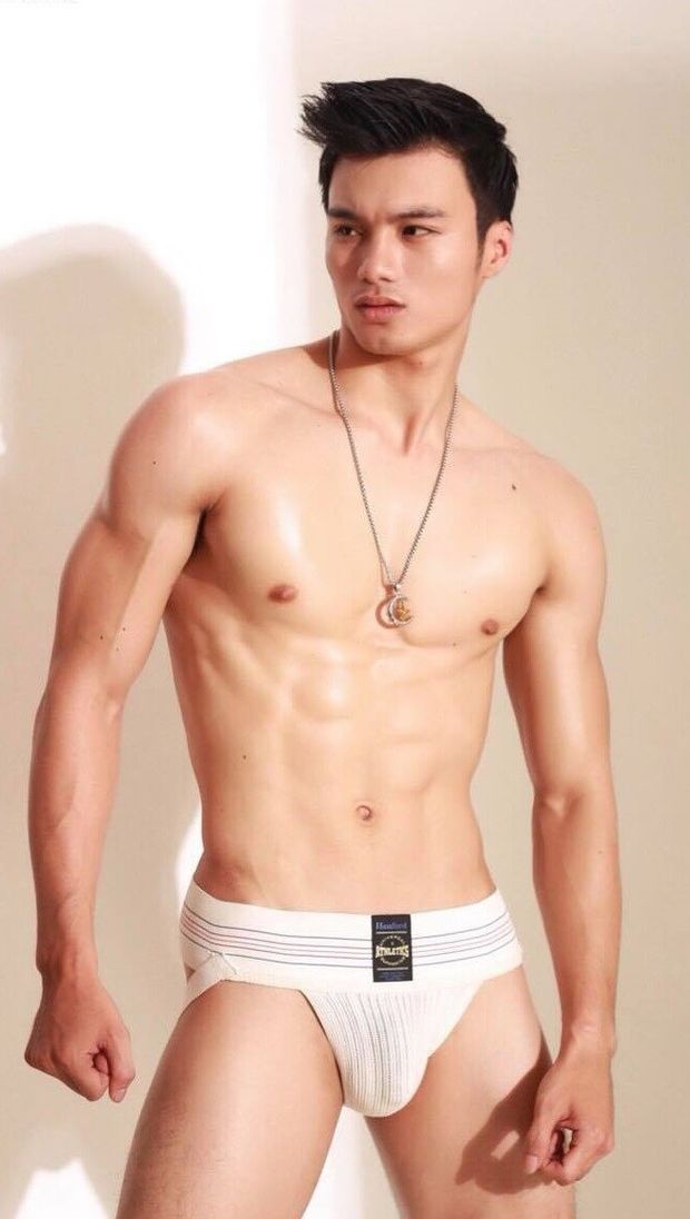 Asian Male Model Huỳnh Tấn Phát Emre