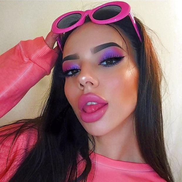Hot Makeup Cloudwall