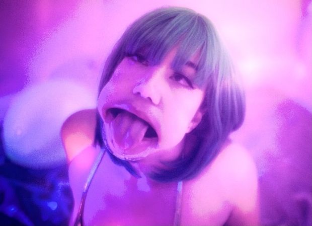 Puck Spreads Mouth Wide Open Sadielexxxington