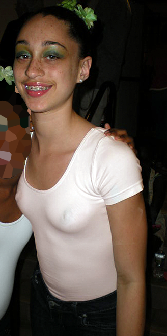 18 Y O Tayah Hates Wearing A Bra Shows Cond0r