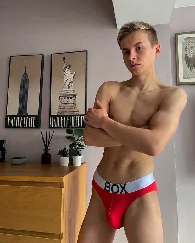 Hot Teen Guy Robert Sean In Underwear Emre