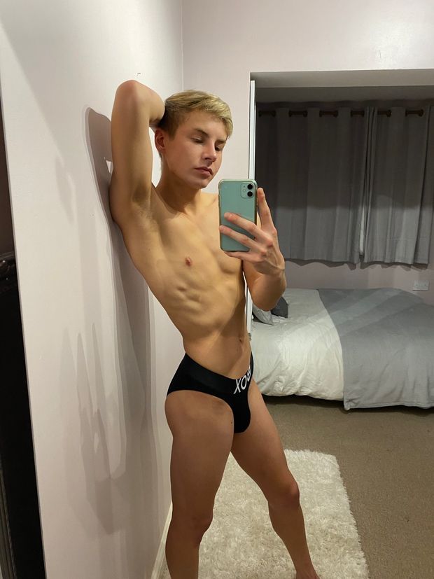 Hot Teen Guy Robert Sean In Underwear Emre