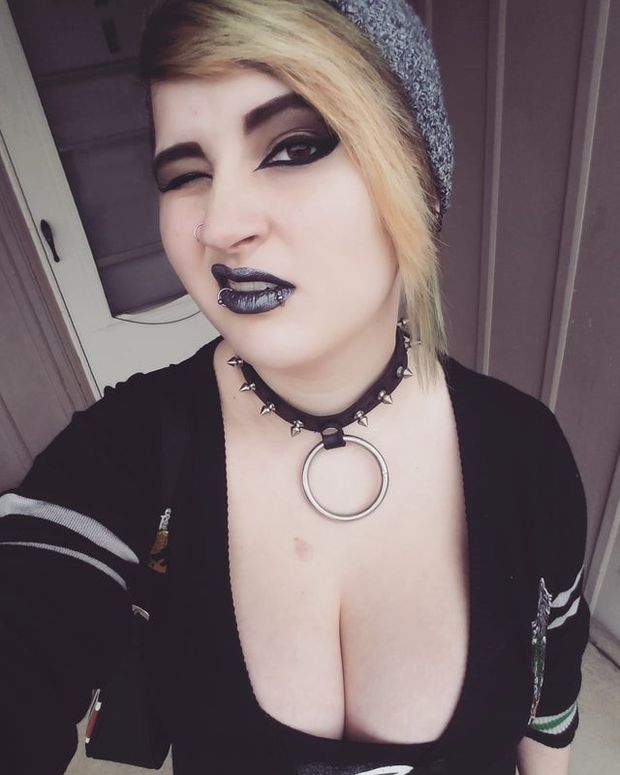 Mistermadis Black Lipstick Pin 61537767