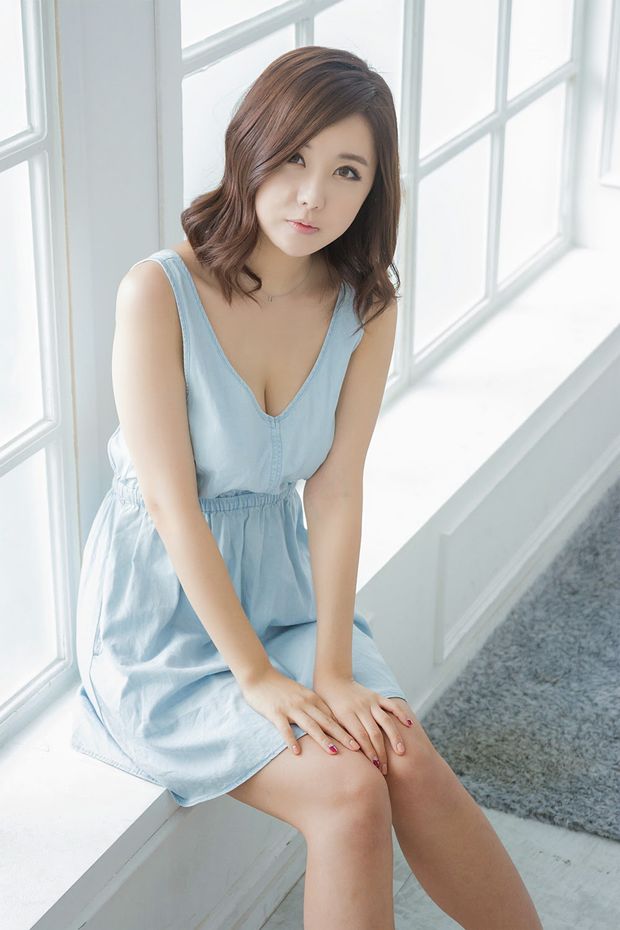 Ryu Ji Hye Curiousandhorny