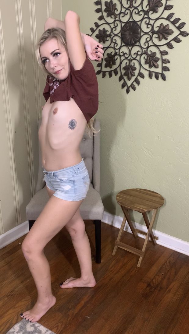 Kerry Carmody Poses Her Little Bod Drycooze