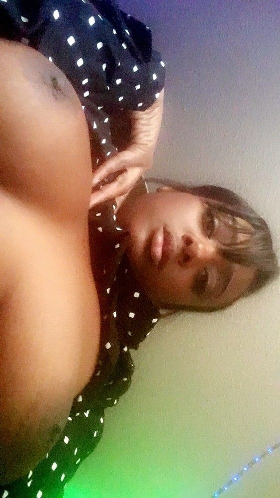 Ebony Doudouw974