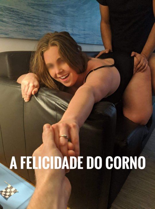 Casal Unido E Feliz Se Diverte Juntos Glajarmenkerll