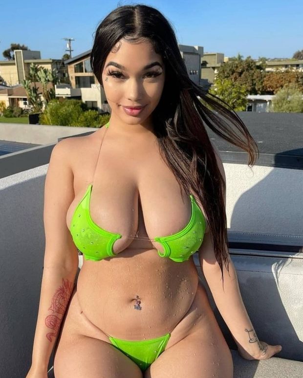 Lexie Huge Boobs Green Bikini Male43can