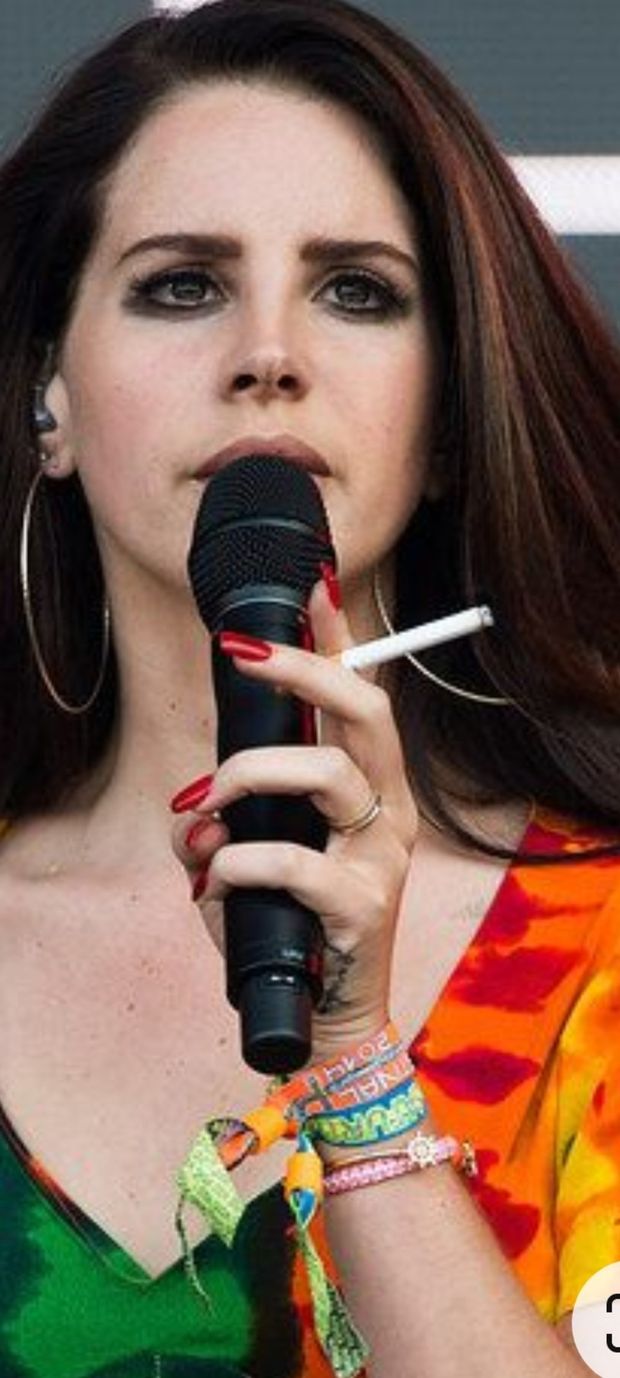 Lana Del Rey Smoking Jack629