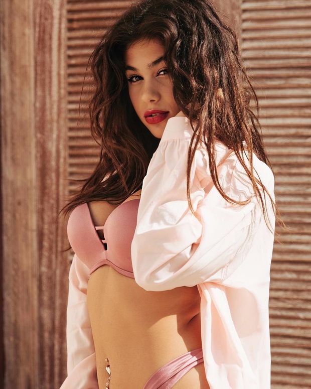 Giulia Sara Salemi In Spiaggia Jematriaofficial