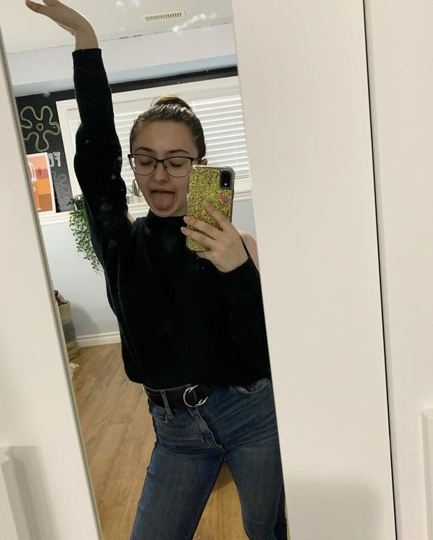 Cute Selfie Tongue Out Canbran9