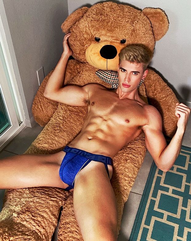 Hot Male Model Lucas Dell Emre