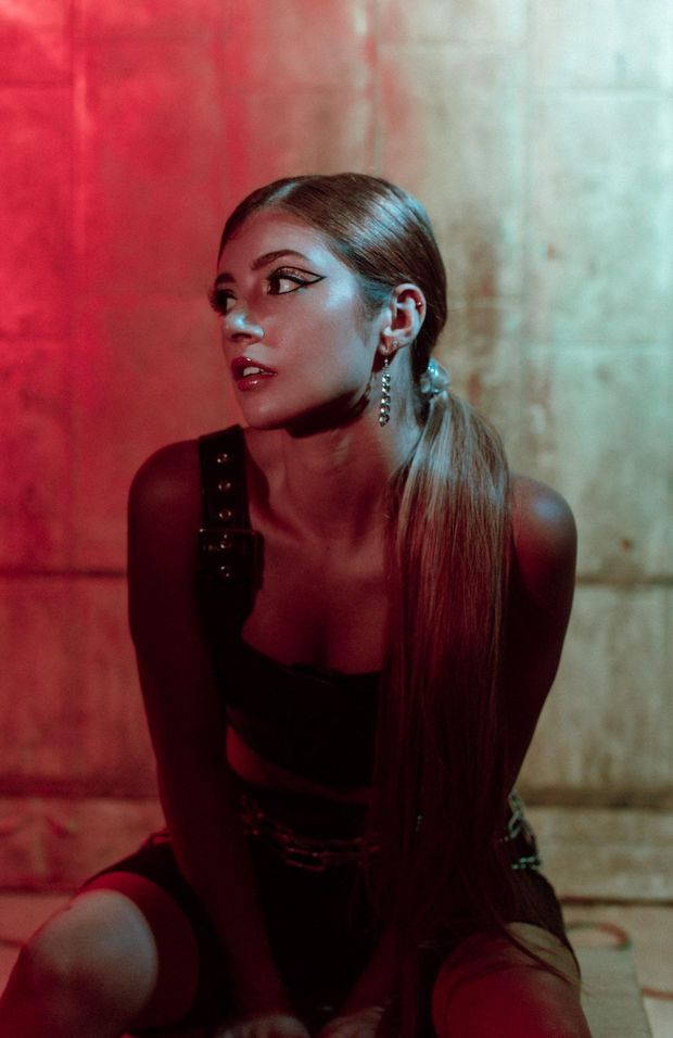 Chrissy Costanza Cleavage 69mikewazowski420
