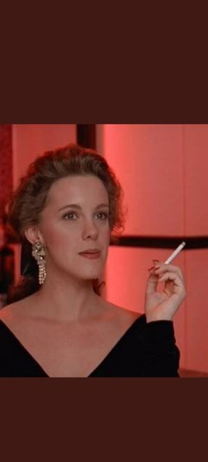 Elizabeth Perkins Pics
