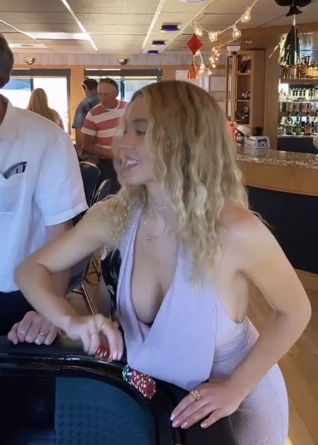 Sydney In Hot Dress Sadielexxxington