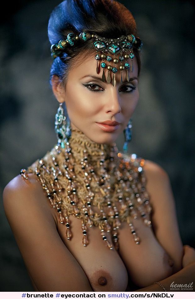 Brunetteeyecontactornamentjewelleryphotograph Tmgdlt1