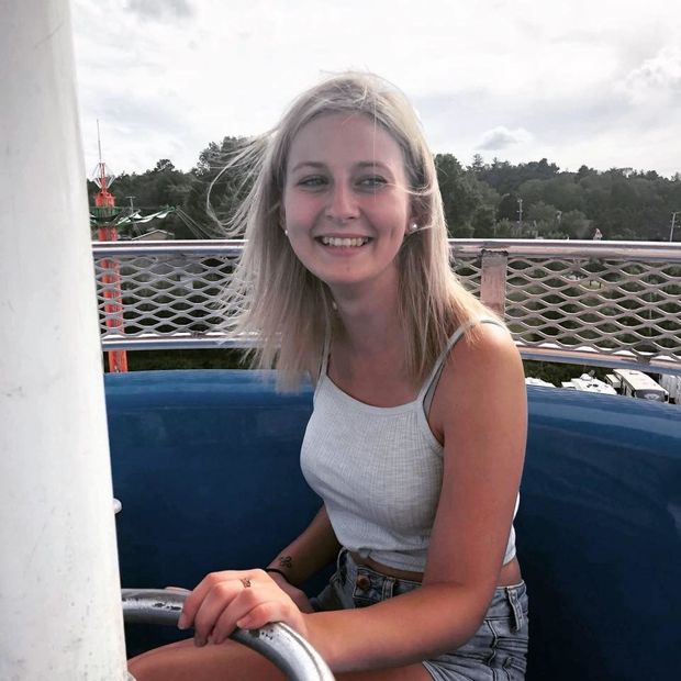 Short Hair Blonde Amusement Park Canbran9