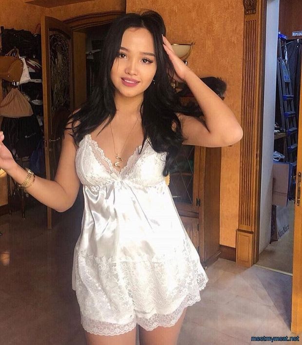 That Hot Women Is Looking So Damn Amazing Boobiezzzy