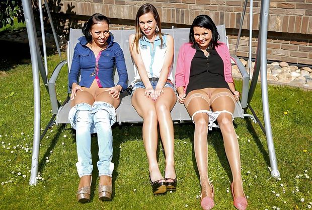 Incredibly Beautiful Teenagers Take Off Pants Johnlen
