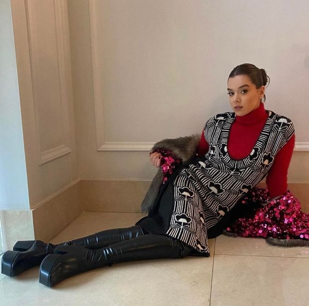 Hailee Steinfeld Beaut In Boots Rider8344