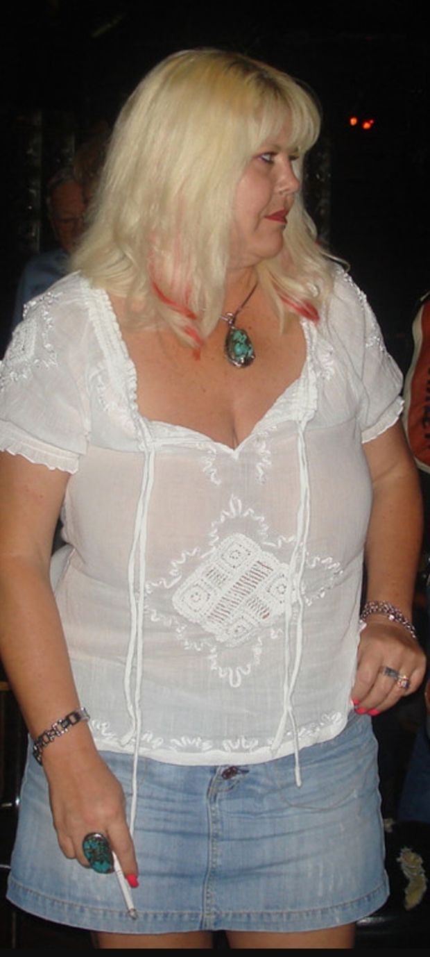 Blonde Beauty Smoking Virginia Slims Jack629
