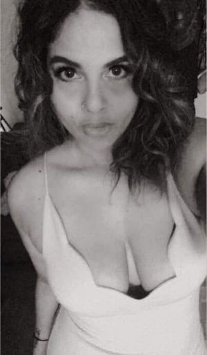 Deep Cleavage Pics