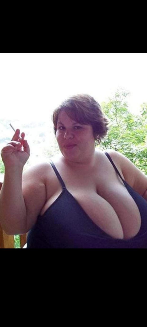 Sexy Big Babe Smoking Virginia Slims 120s Jack629