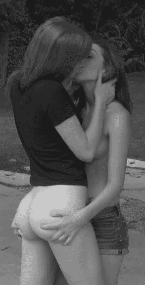 Hot Ass Kiss Lautaromontero