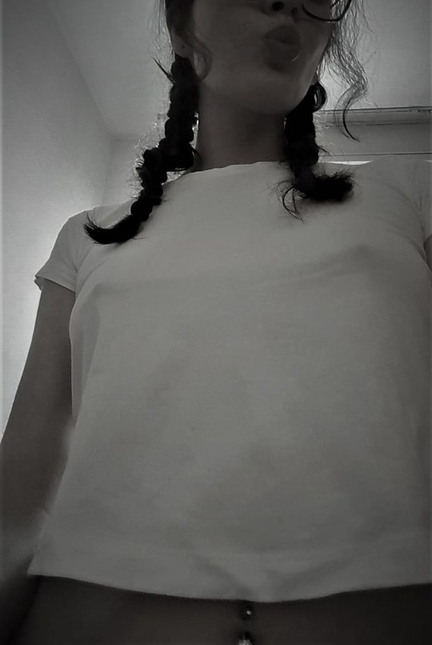 My Girlfriend Sometimes Doesnt Wear Bra She Cumshotme 