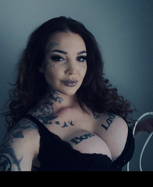 Boss Lady Big Boobs Desesz