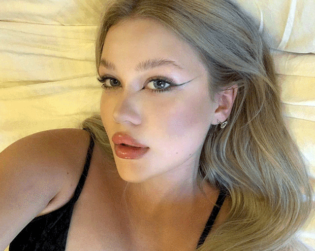 Knocking On The Wrong Hotel Room Door She Was Public1error