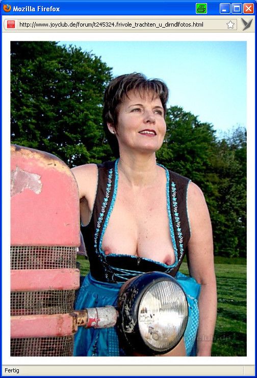 Frau Im Dirndl Turnus