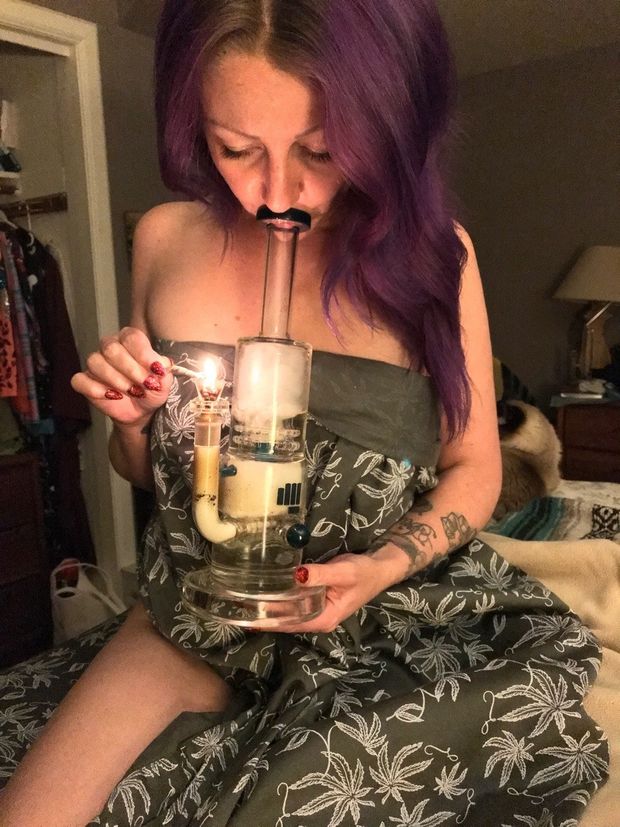 Hitting The Bong Budcrutch